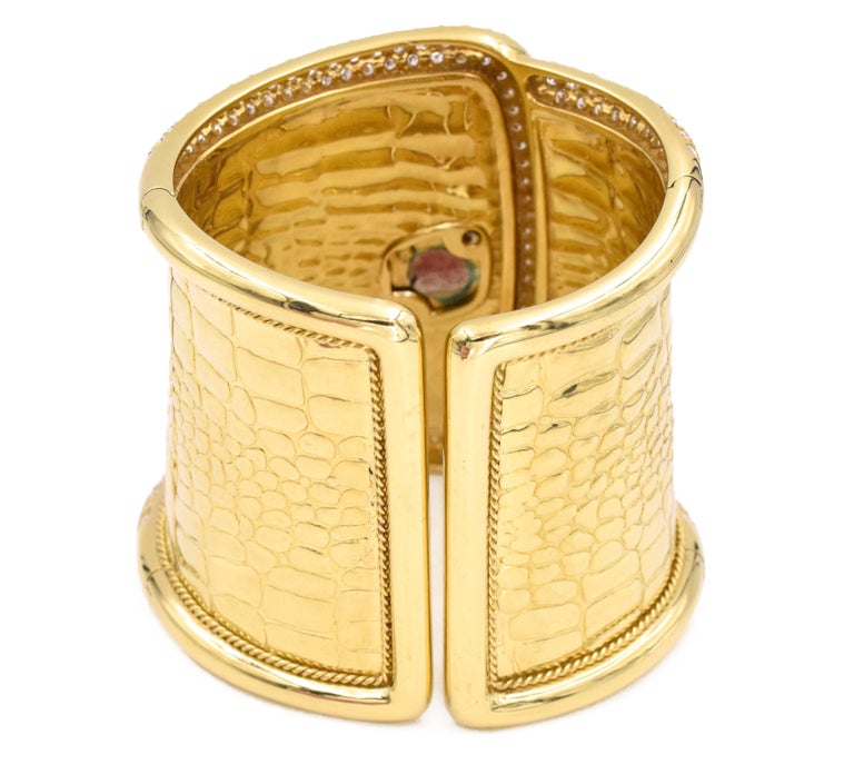 Etoile Diamond Cuff Watch Made in 18 Karat Yellow Gold For Sale at 1stDibs