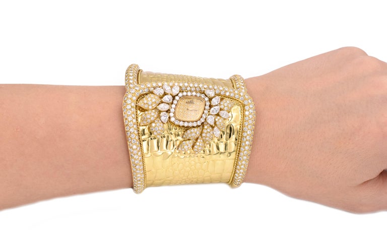 Etoile Diamond Cuff Watch Made in 18 Karat Yellow Gold For Sale at 1stDibs