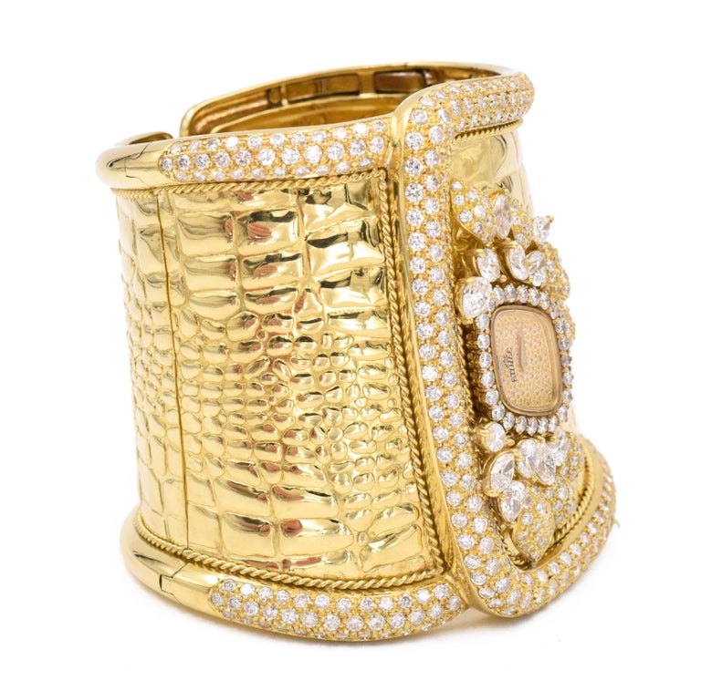 Etoile Diamond Cuff Watch Made in 18 Karat Yellow Gold For Sale at 1stDibs