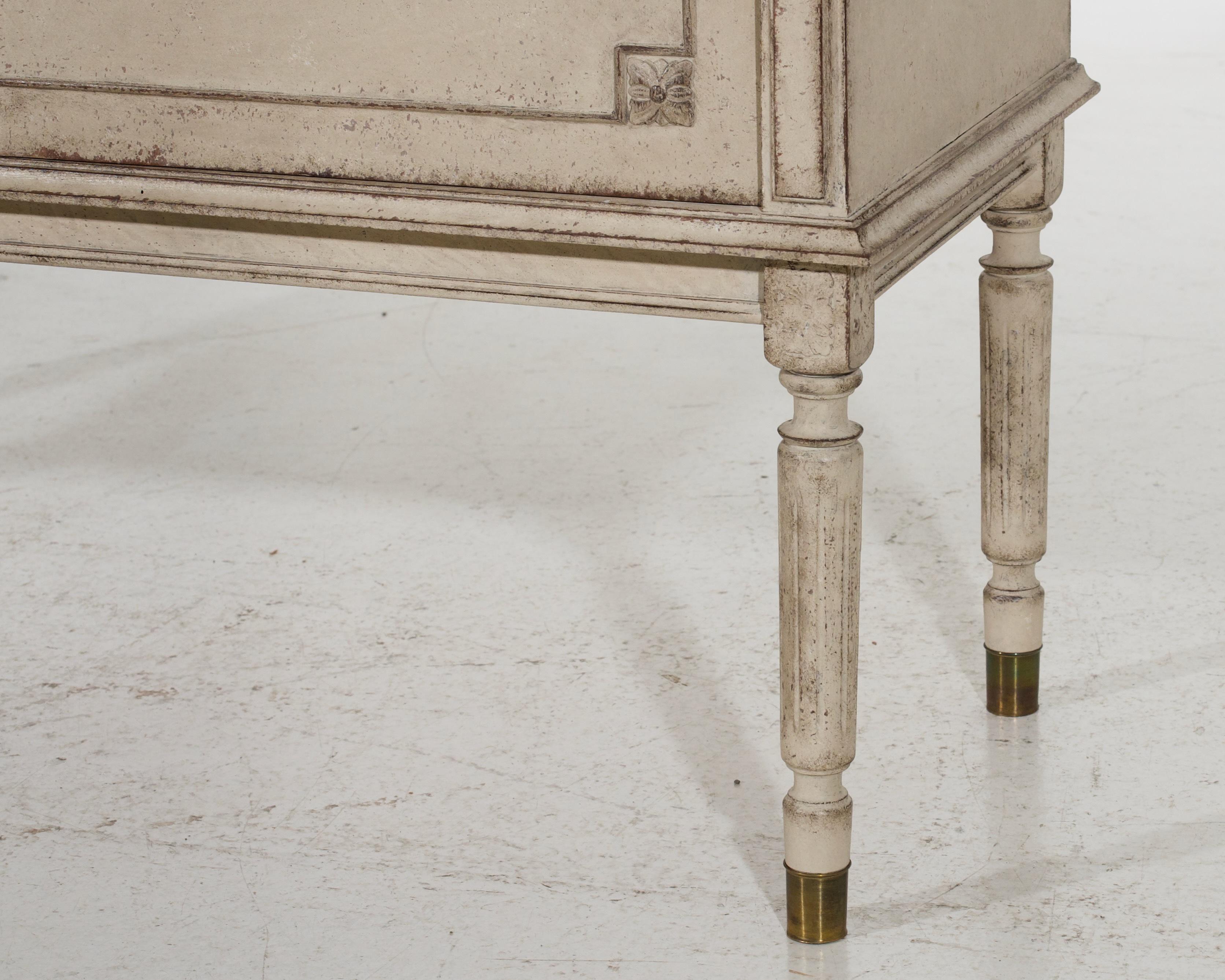 European two-parts vitrine cabinet, 20th C. For Sale at 1stDibs