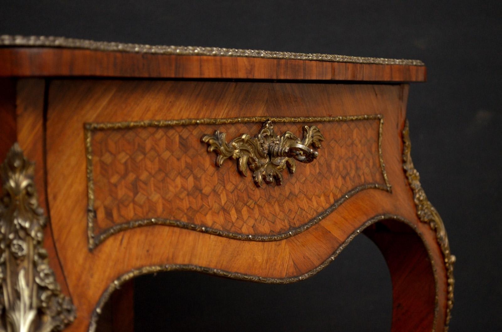 Exceptional Louis XV Design Kingwood Dressing Table For Sale at 1stDibs
