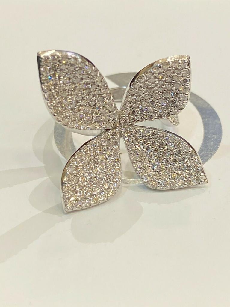 Exclusive Flower Ring with Diamonds For Sale at 1stDibs