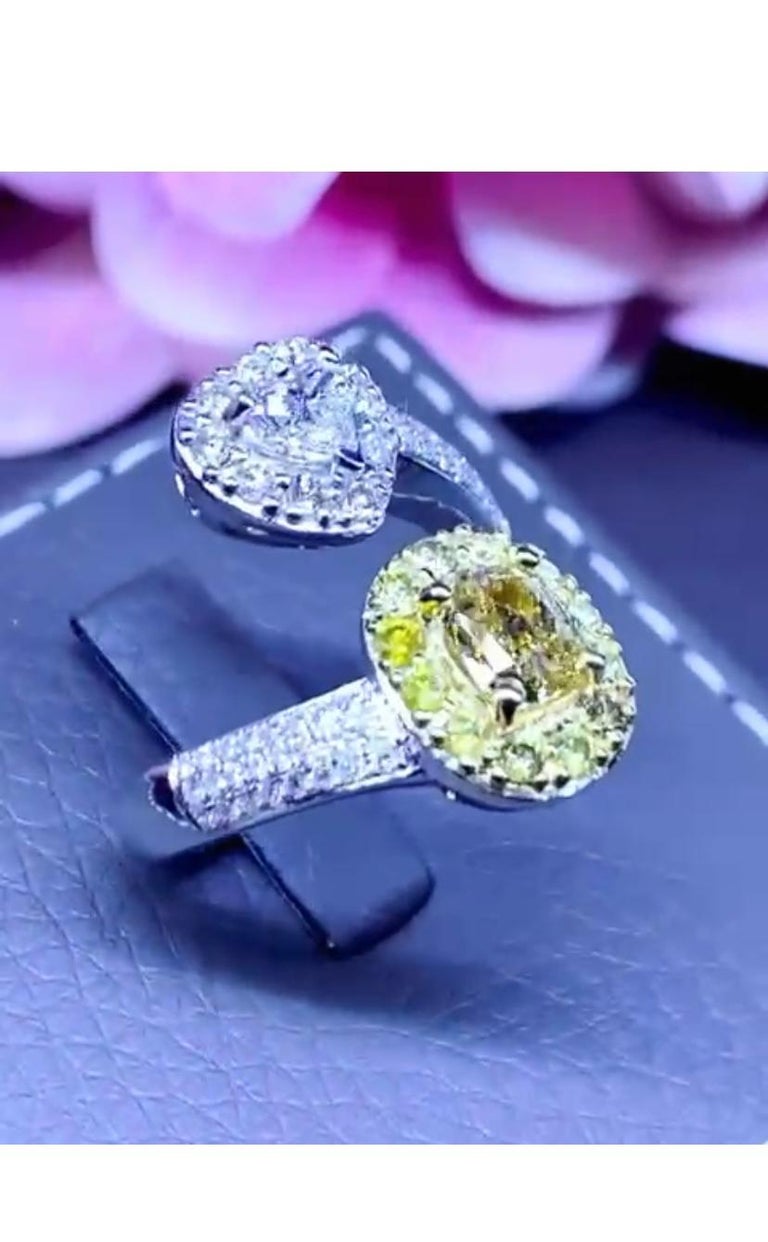 Exclusive GIA Certified 1,44 Ct of Fancy and White Diamonds on Ring For ...