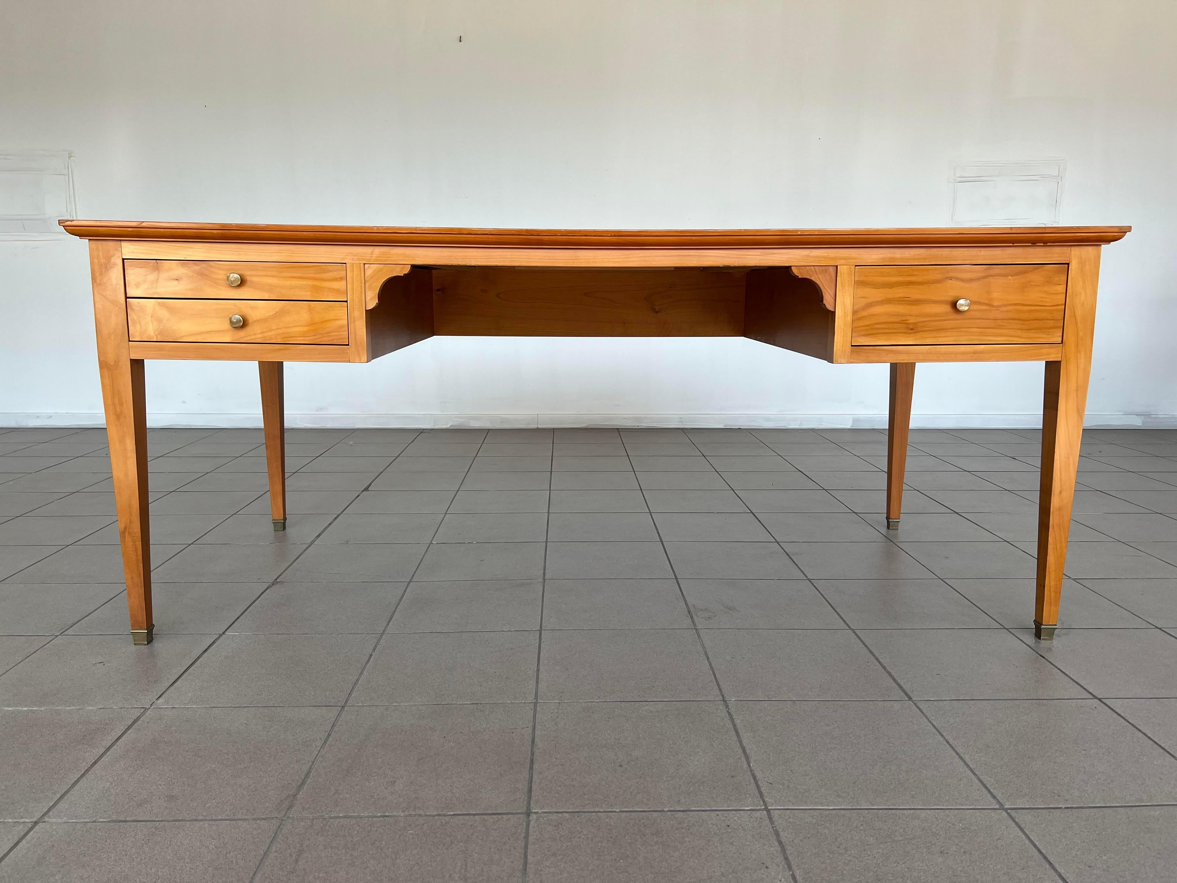 Executive Leather Banker Partners Desk With Drawers and Extending Plots ...