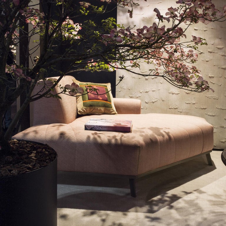 Expanding Pink Chaise Longue For Sale at 1stDibs