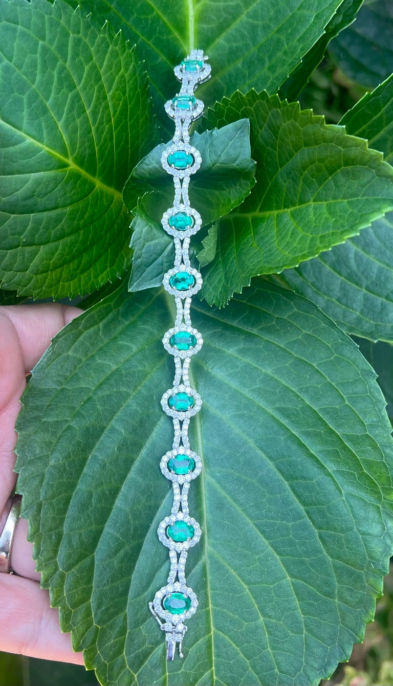 Exquisite 15 80 Carat Emerald And Diamond 18 Karat Gold Tennis Bracelet