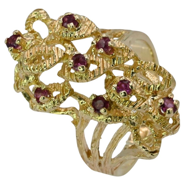 Exquisite 18K Yellow Gold Ring with Ruby Stones For Sale at 1stDibs