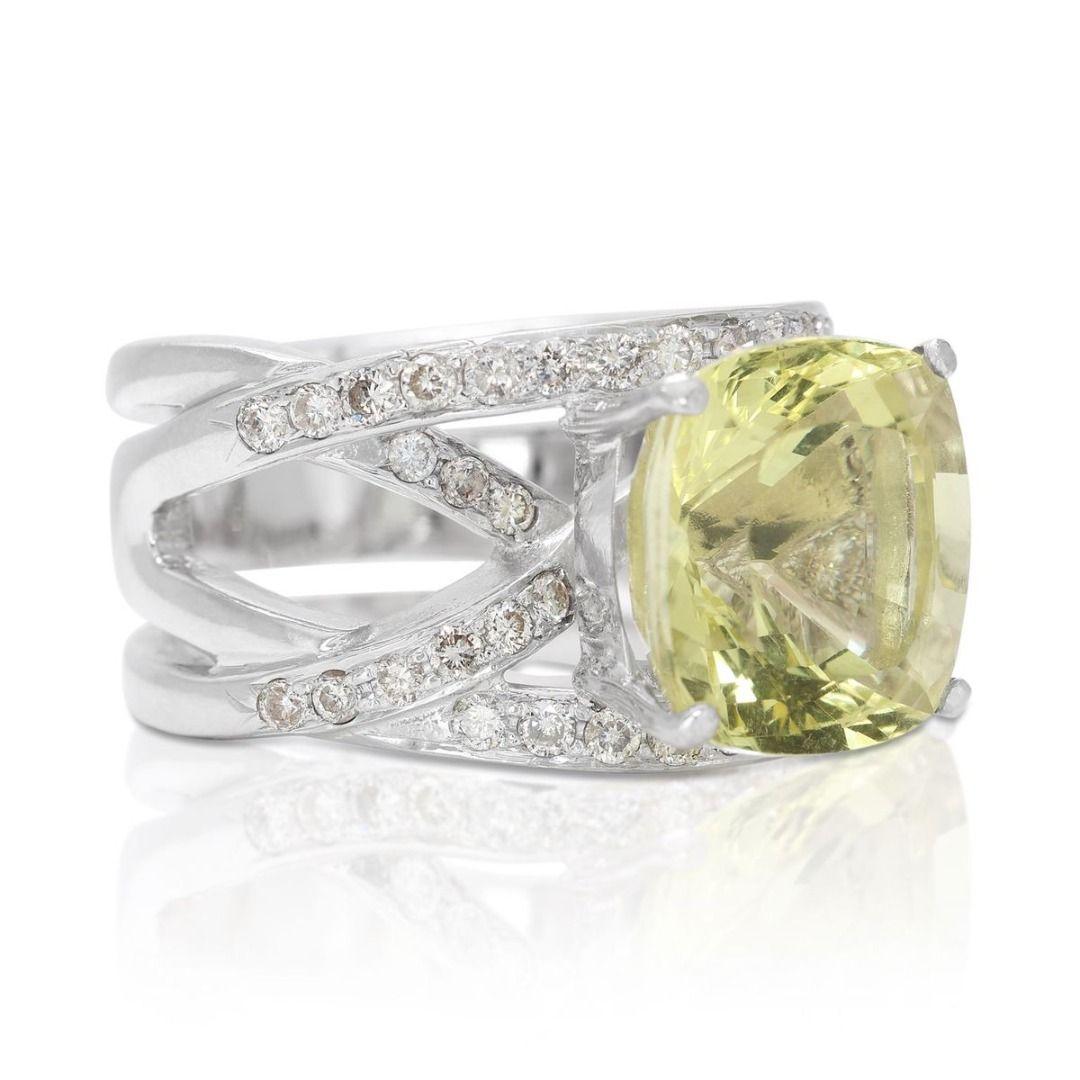 Exquisite 6.00ct Lemon Quartz Ring with Side Diamond For Sale at 1stDibs