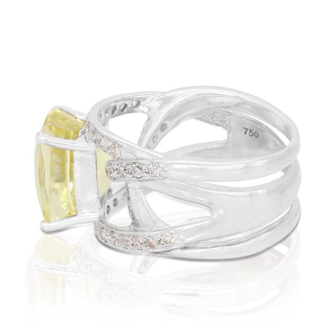 Exquisite 6.00ct Lemon Quartz Ring with Side Diamond For Sale at 1stDibs