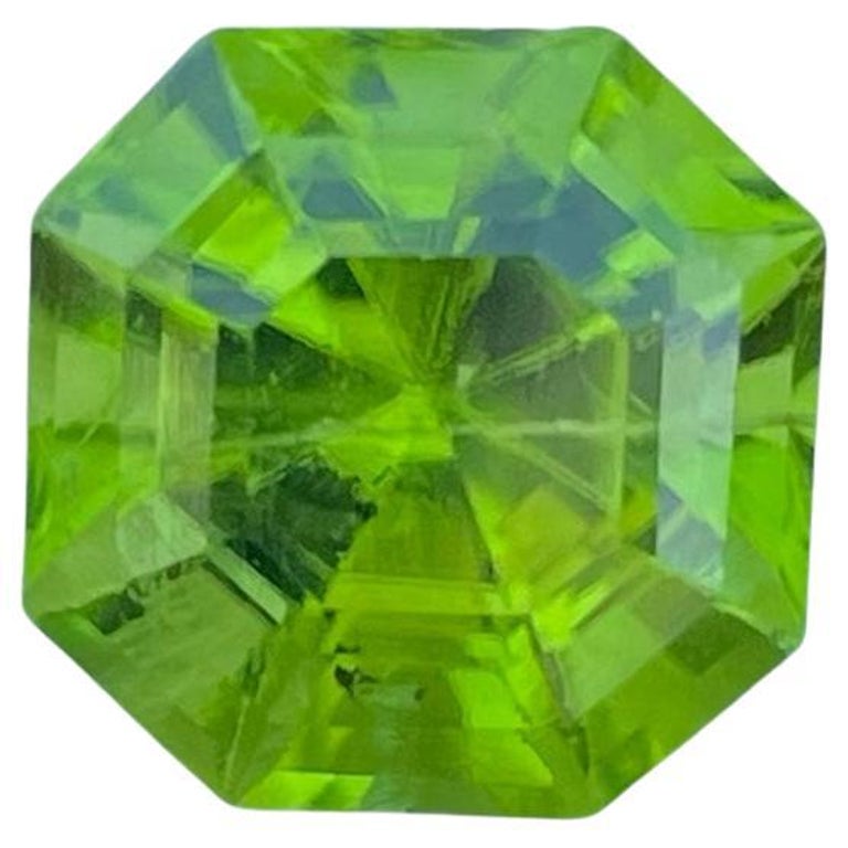 Pierre précieuse exquise de péridot vert naturel de 5,80 carats du ...