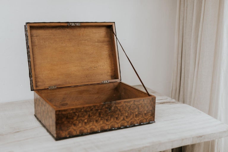 Exquisite Oyster Veneered Hazlenut Box For Sale at 1stDibs