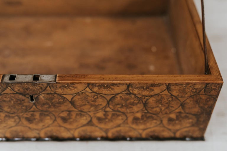 Exquisite Oyster Veneered Hazlenut Box For Sale at 1stDibs