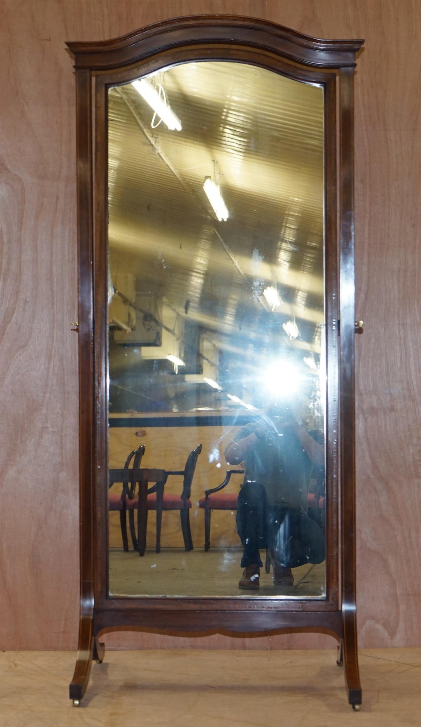 Exquisite Restored Howard and Son's Berners Street Walnut and Hardwood ...