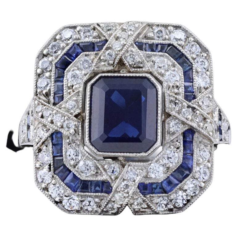 Exquisite Sapphire and Diamond Ring For Sale at 1stDibs