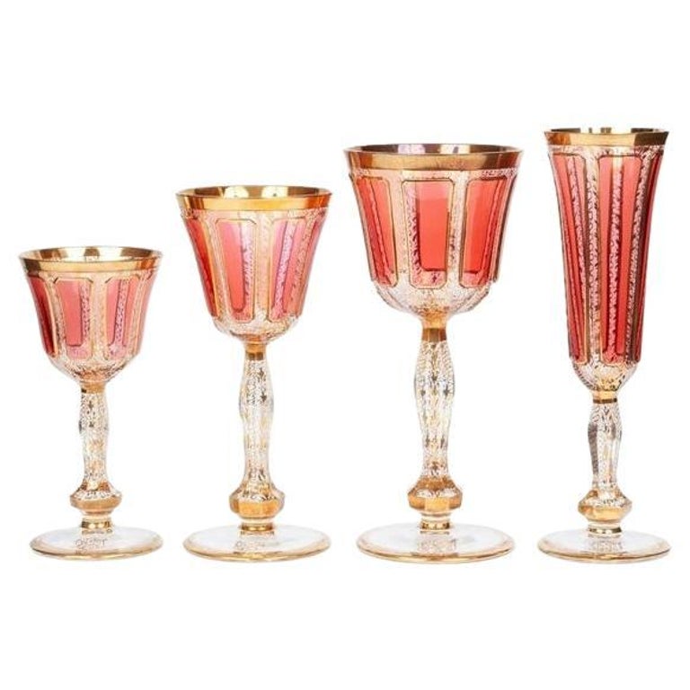 Grand service de 71 pièces en cristal cabochon de rubis ancien et doré ...