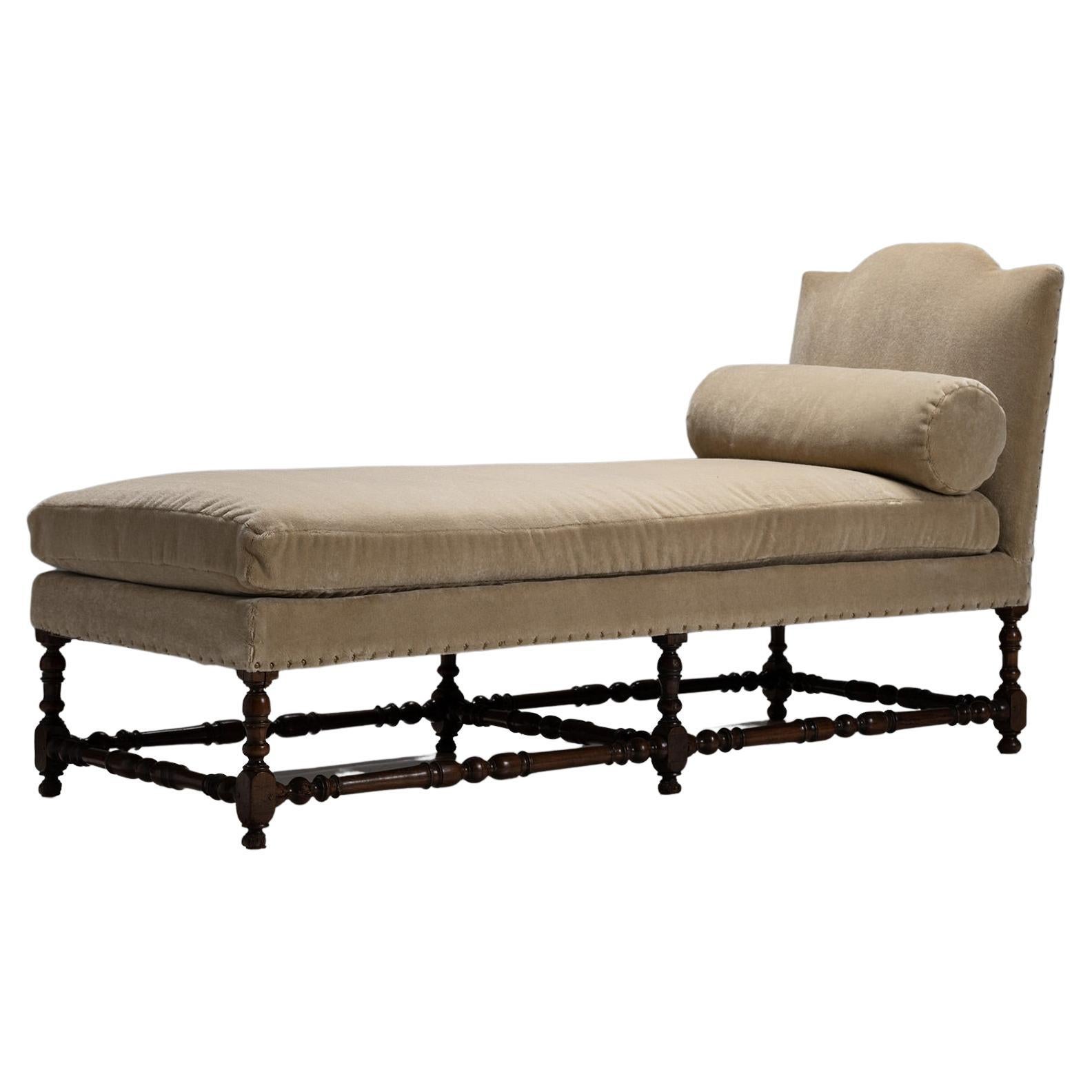 Scandinavian Freestanding Daybed, circa 1800 at 1stDibs