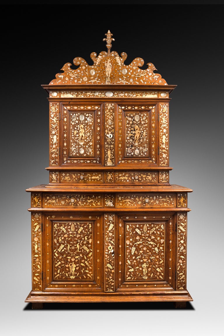Extraordinary Renaissance Dresser from the Val-de-Loire For Sale at 1stDibs