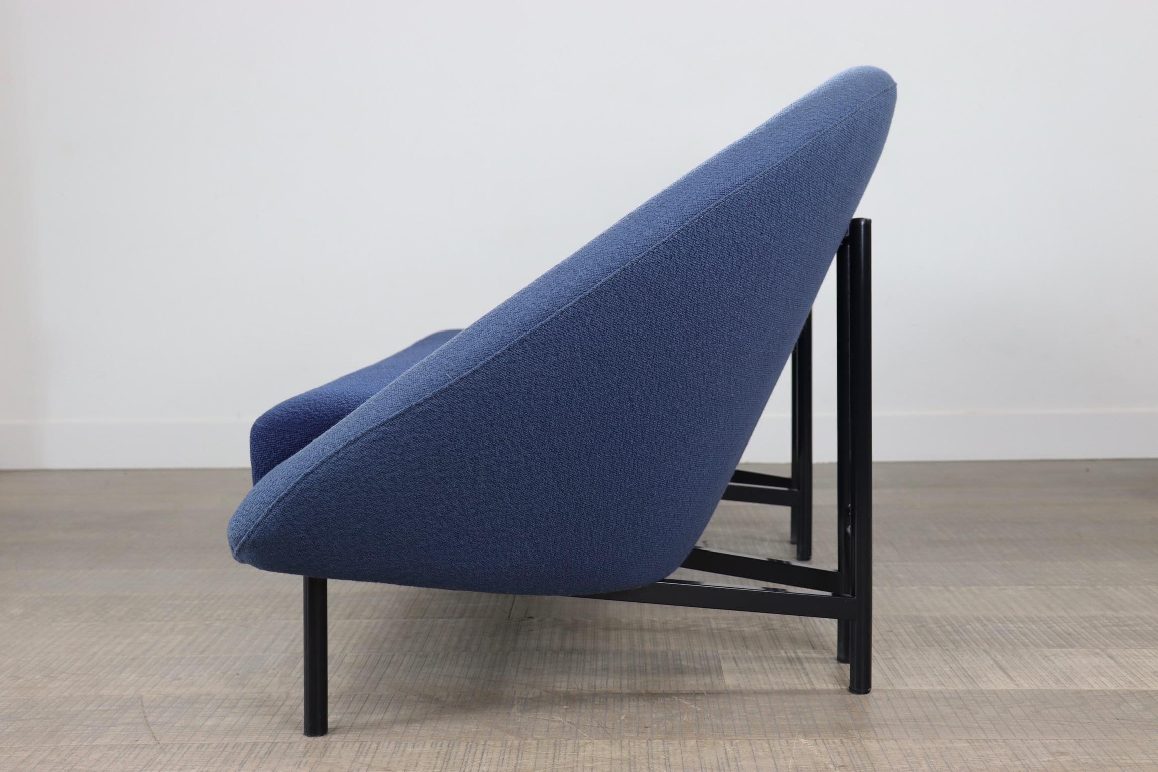 F115 Sofa in blue by Theo Ruth for Artifort, Netherlands, 1958 For Sale ...