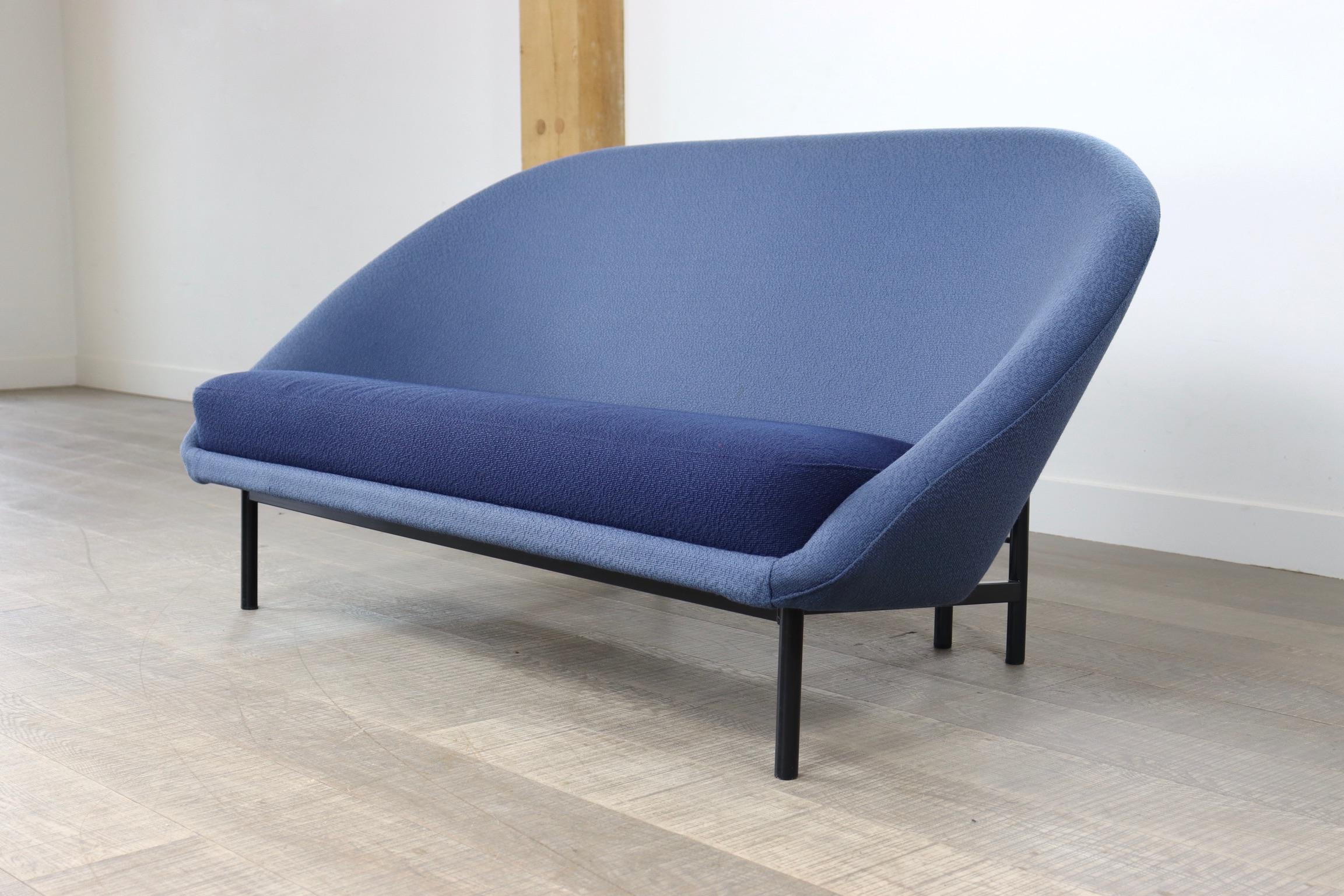 F115 Sofa in blue by Theo Ruth for Artifort, Netherlands, 1958 For Sale ...