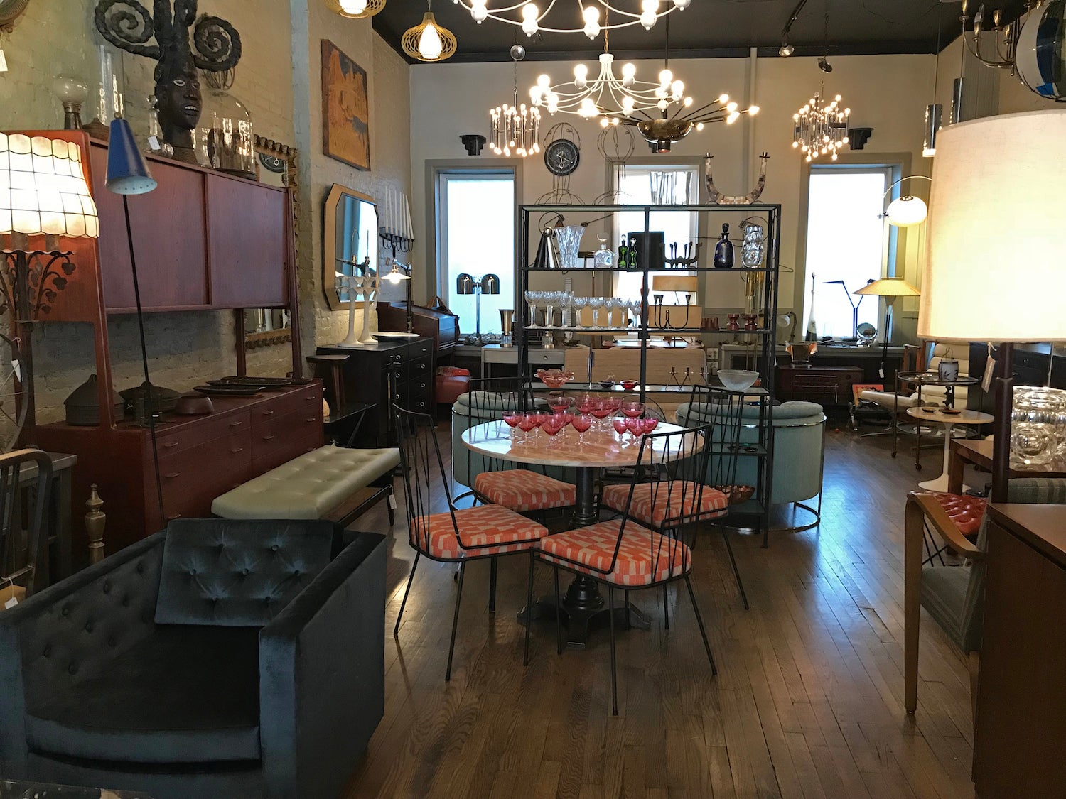 1stdibs: Antiques, Vintage and Mid-Century Modern Furniture, Jewelry ...