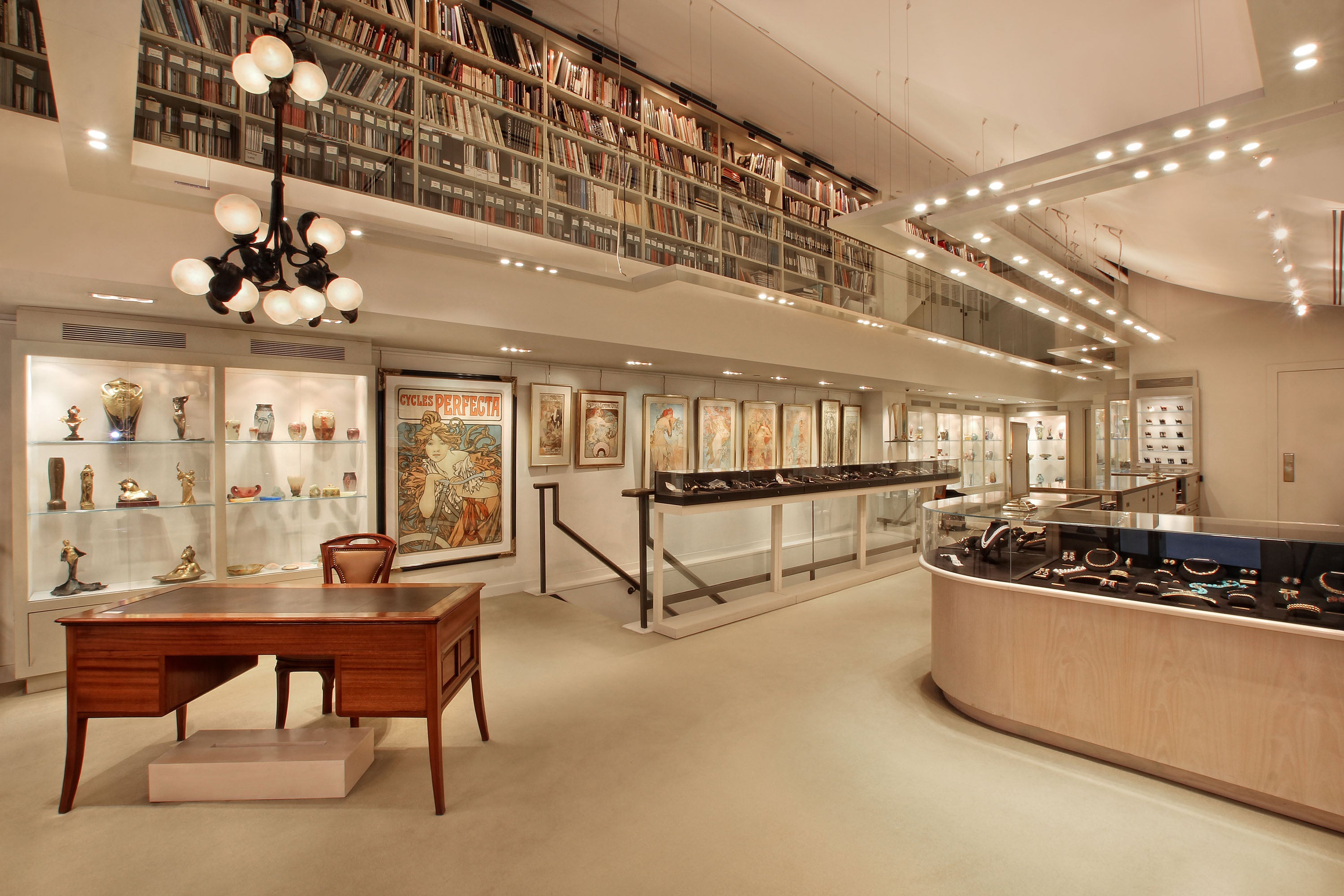 Macklowe Gallery Decorative Arts - New York, NY 10022 - 1stdibs