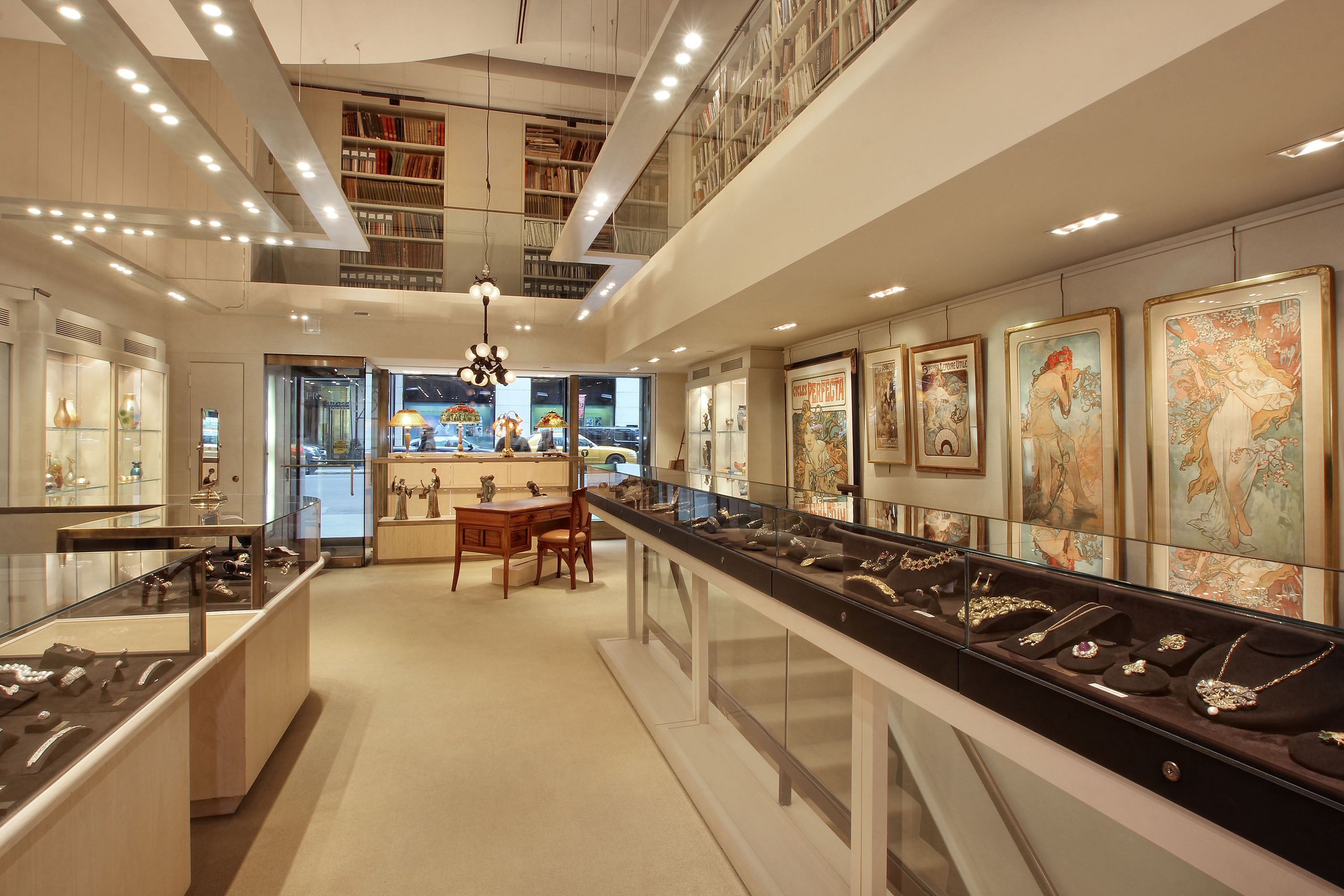 Macklowe Gallery Decorative Arts - New York, NY 10022 - 1stdibs