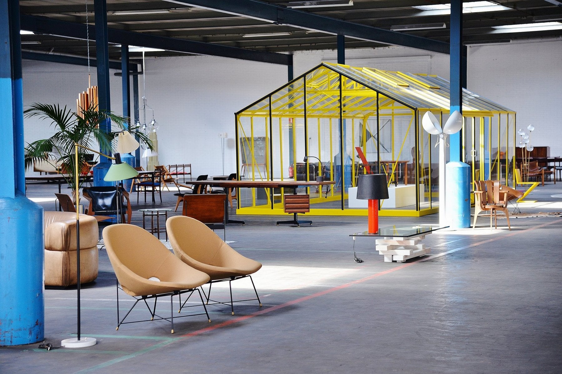 Mass Modern Design - Roosendaal Noord Brabant 4705 AE - 1stDibs