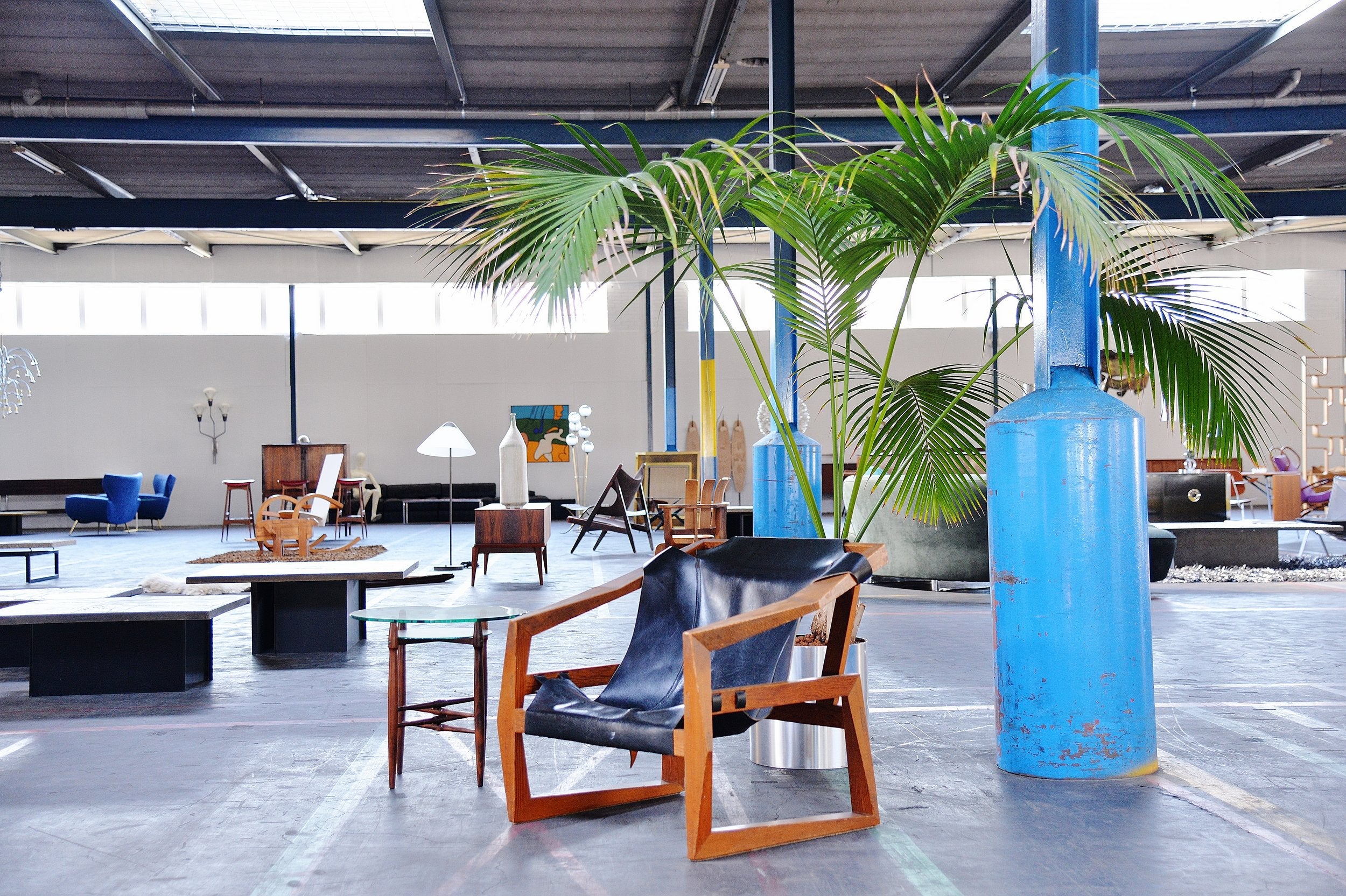 Mass Modern Design - Roosendaal Noord Brabant 4705 AE - 1stDibs