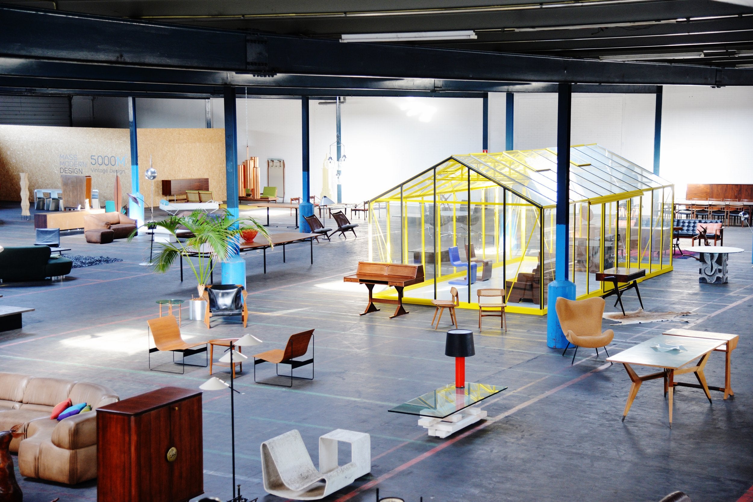 Mass Modern Design - Roosendaal Noord Brabant 4705 AE - 1stDibs