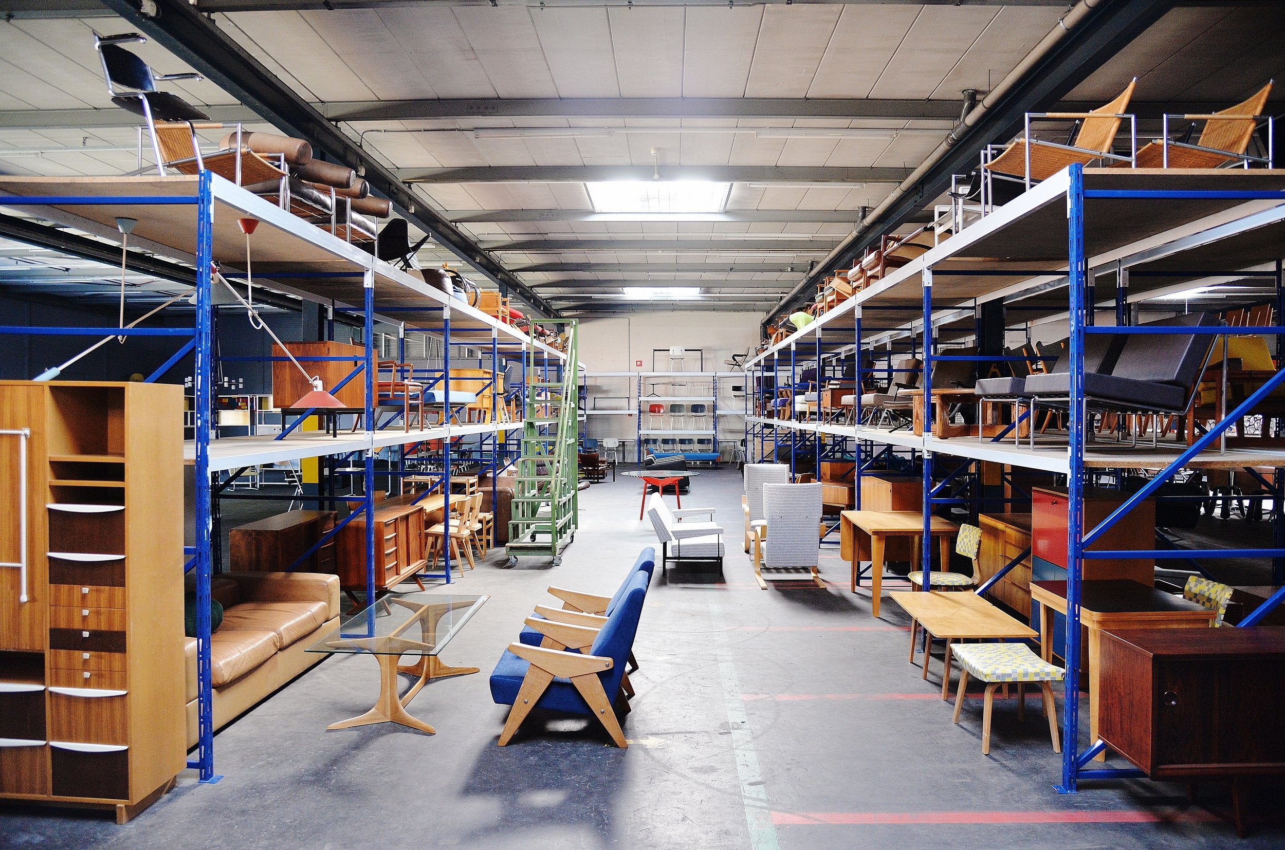 Mass Modern Design - Roosendaal Noord Brabant 4705 AE - 1stDibs