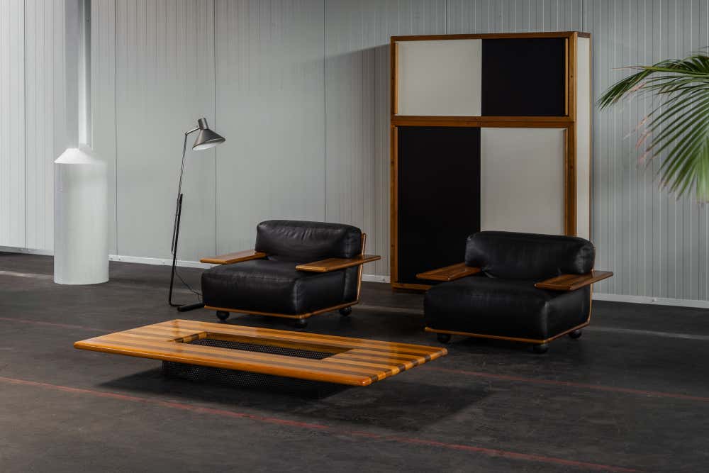 Mass Modern Design - Roosendaal Noord Brabant 4705 AE - 1stDibs