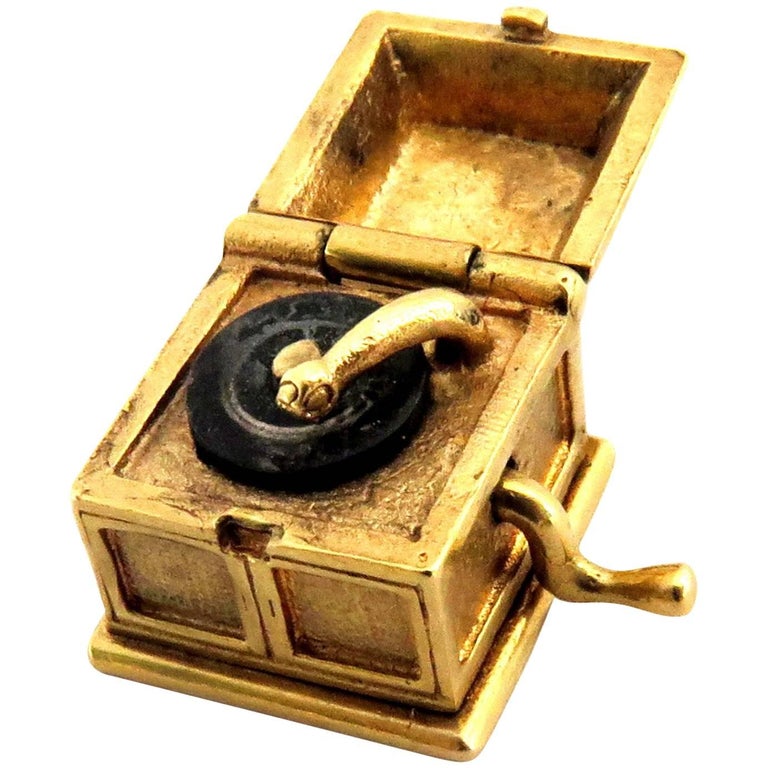 Fabulous Movable Gold Record Player Charm Pendant For Sale at 1stDibs