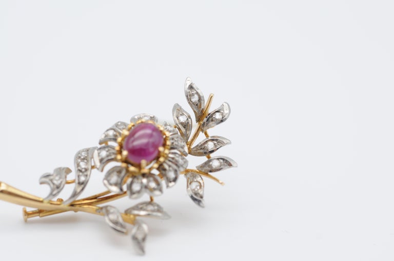 Fancy Brooch in 18k yellow gold and diamonds For Sale at 1stDibs