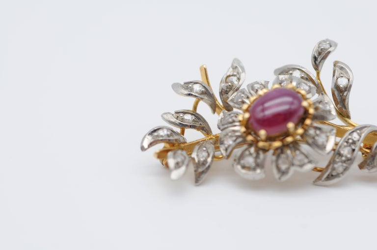 Fancy Brooch in 18k yellow gold and diamonds For Sale at 1stDibs