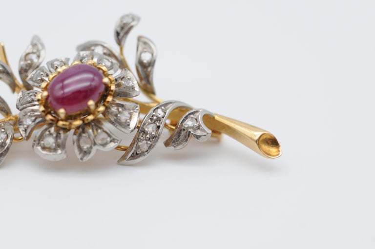 Fancy Brooch in 18k yellow gold and diamonds For Sale at 1stDibs