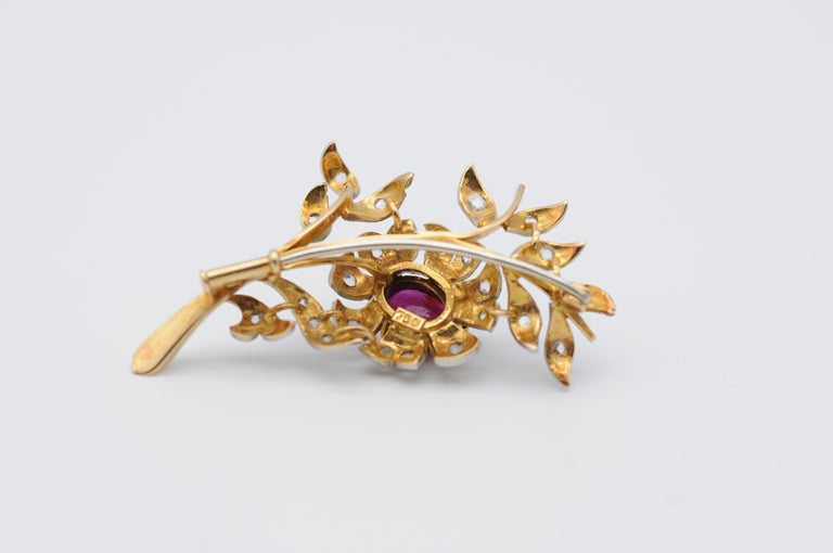 Fancy Brooch in 18k yellow gold and diamonds For Sale at 1stDibs