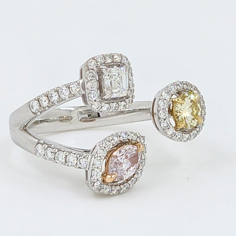 Fancy Color Diamond and Round Diamond Ring in 18K Gold For Sale at 1stDibs
