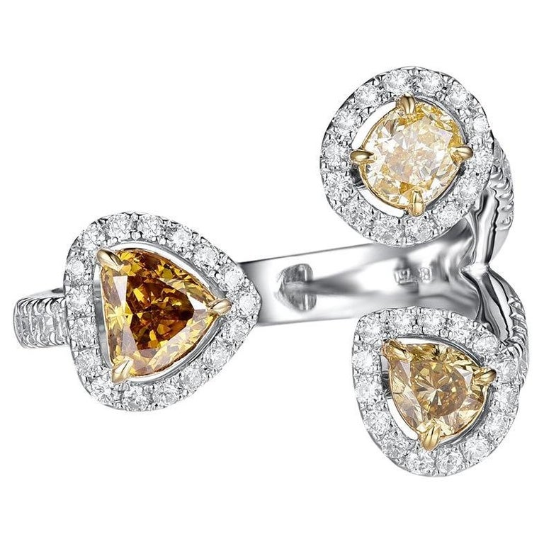 Fancy Color Diamond and Round Diamond Ring in 18K Gold For Sale at 1stDibs