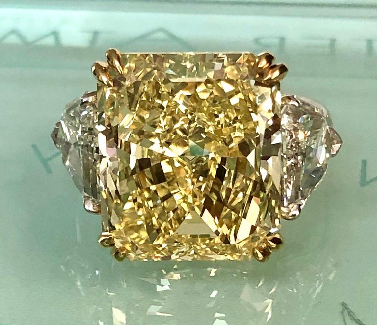 Fancy Intense Yellow Diamond 14.24 CT, GIA-FIY-VS1, Platinum/ YG ...