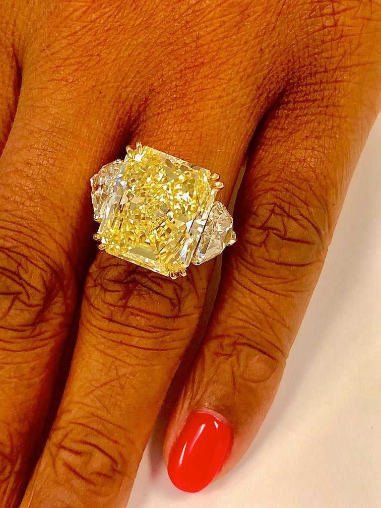 Fancy Intense Yellow Diamond 14.24 CT, GIA-FIY-VS1, Platinum/ YG ...