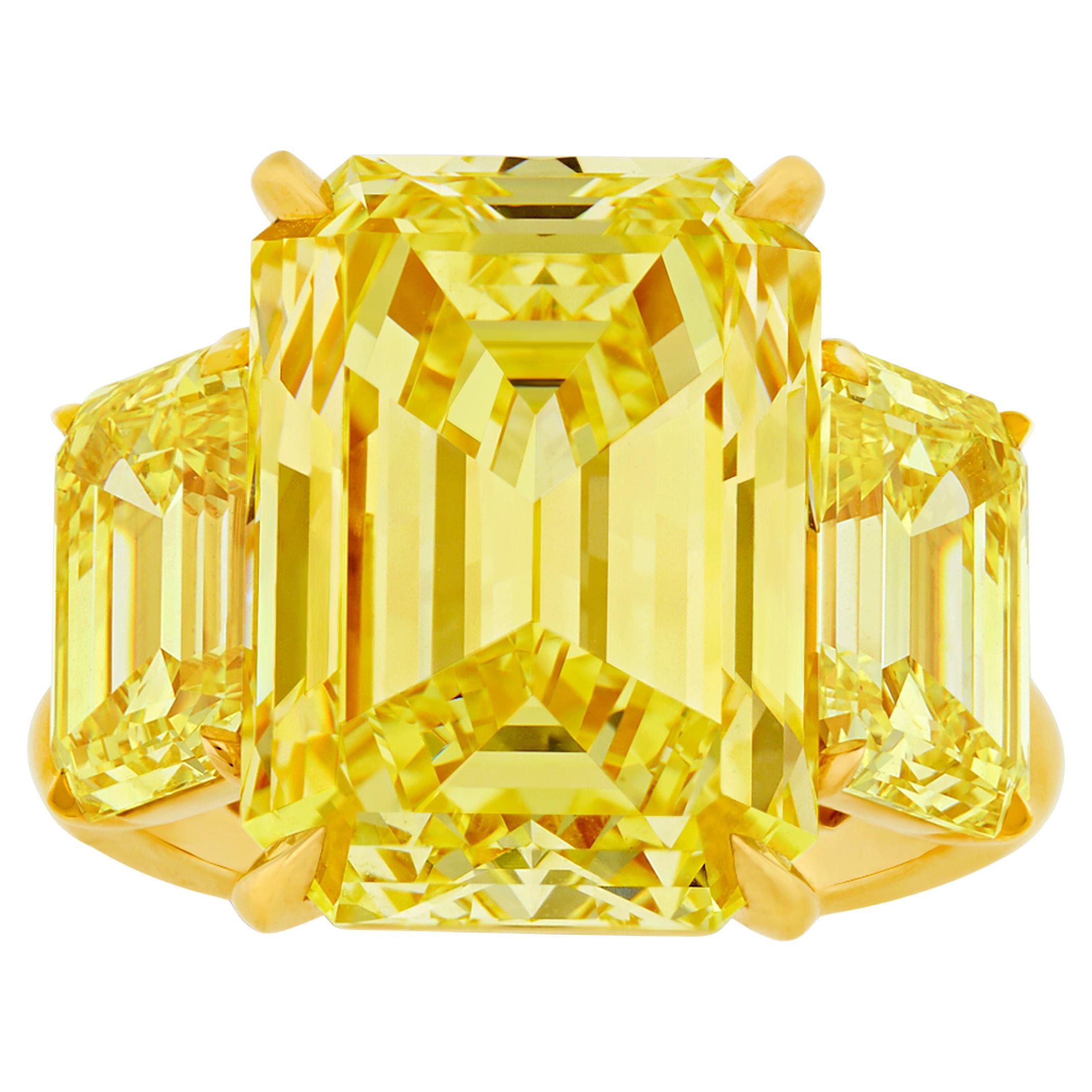 Fancy Intense Yellow Diamond Ring, 14.12 carats For Sale at 1stDibs