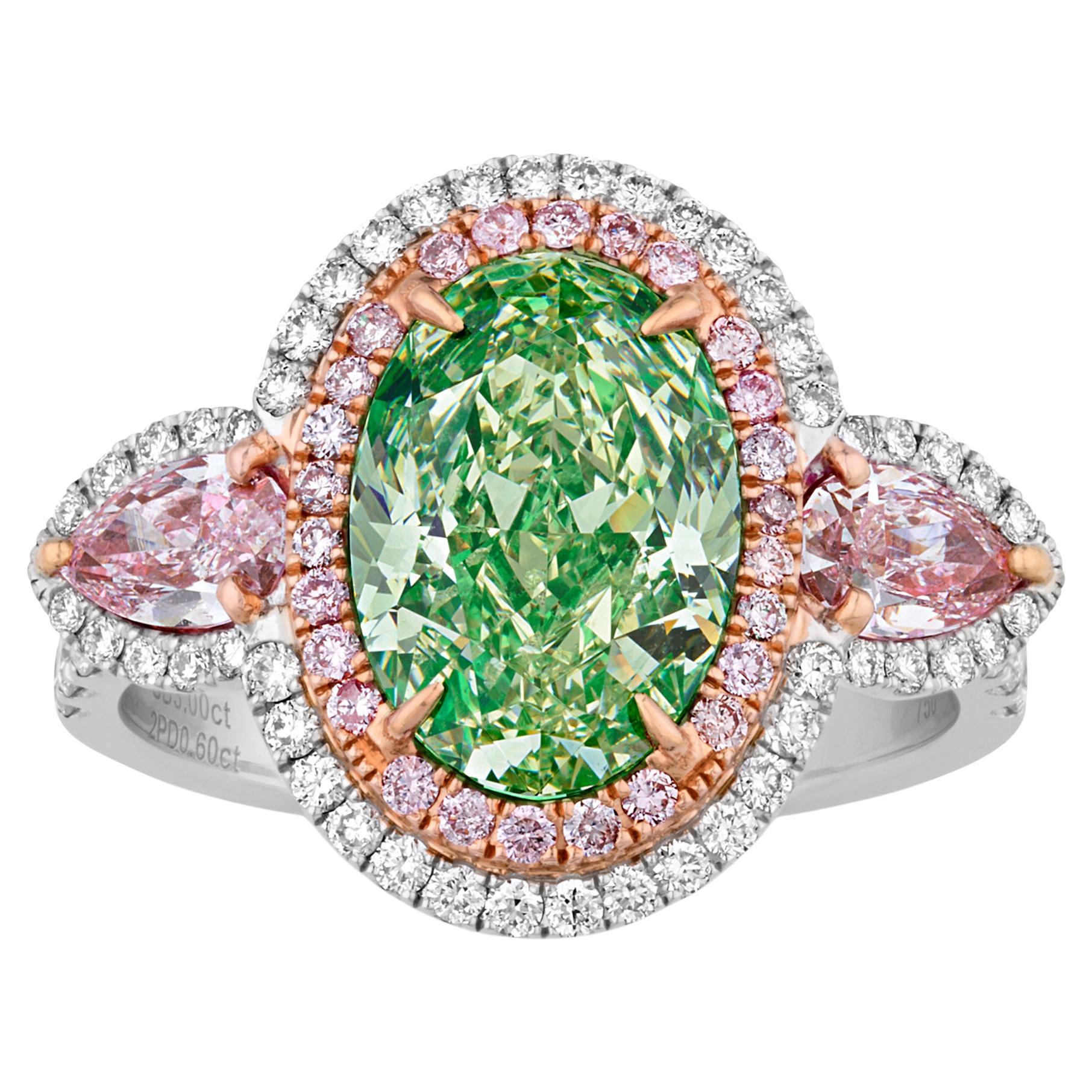 Fancy Light Greenish-Yellow Diamond Ring, 3.00 Carats For Sale at 1stDibs