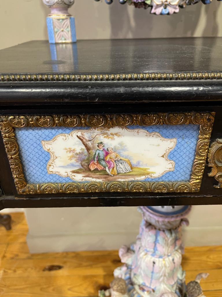 Fantastique TOILET allemand en bois ébénisé et porcelaine de Dresde du ...