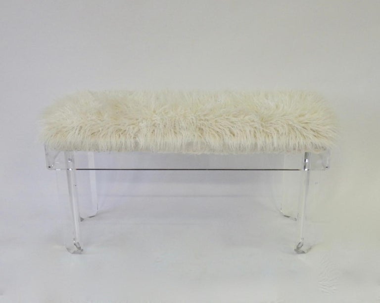 Acrylic Lucite bench upholstered in white faux fur For Sale at 1stDibs