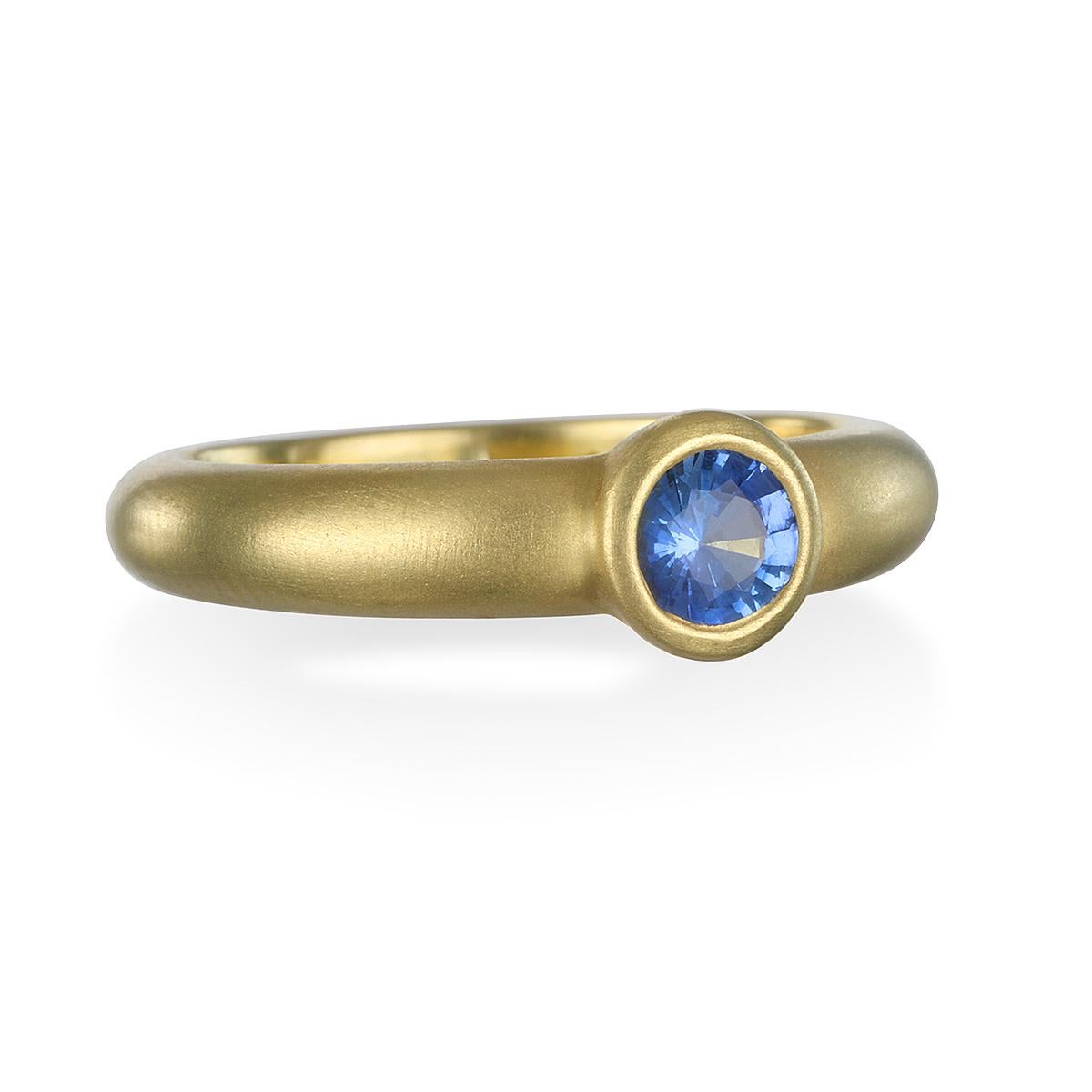 Faye Kim 18 Karat Gold Blue Ceylon Sapphire Bezel Ring at 1stDibs