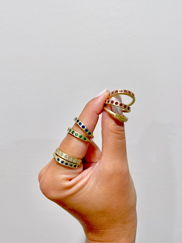 Faye Kim 18 Karat Gold Blue Sapphire Burnished Bar Ring For Sale at 1stDibs