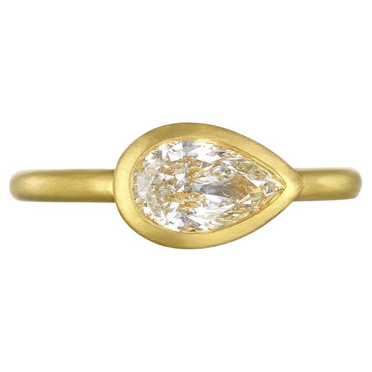 Faye Kim 18 Karat Gold Diamond Pear Shape Bezel Ring For Sale at 1stDibs