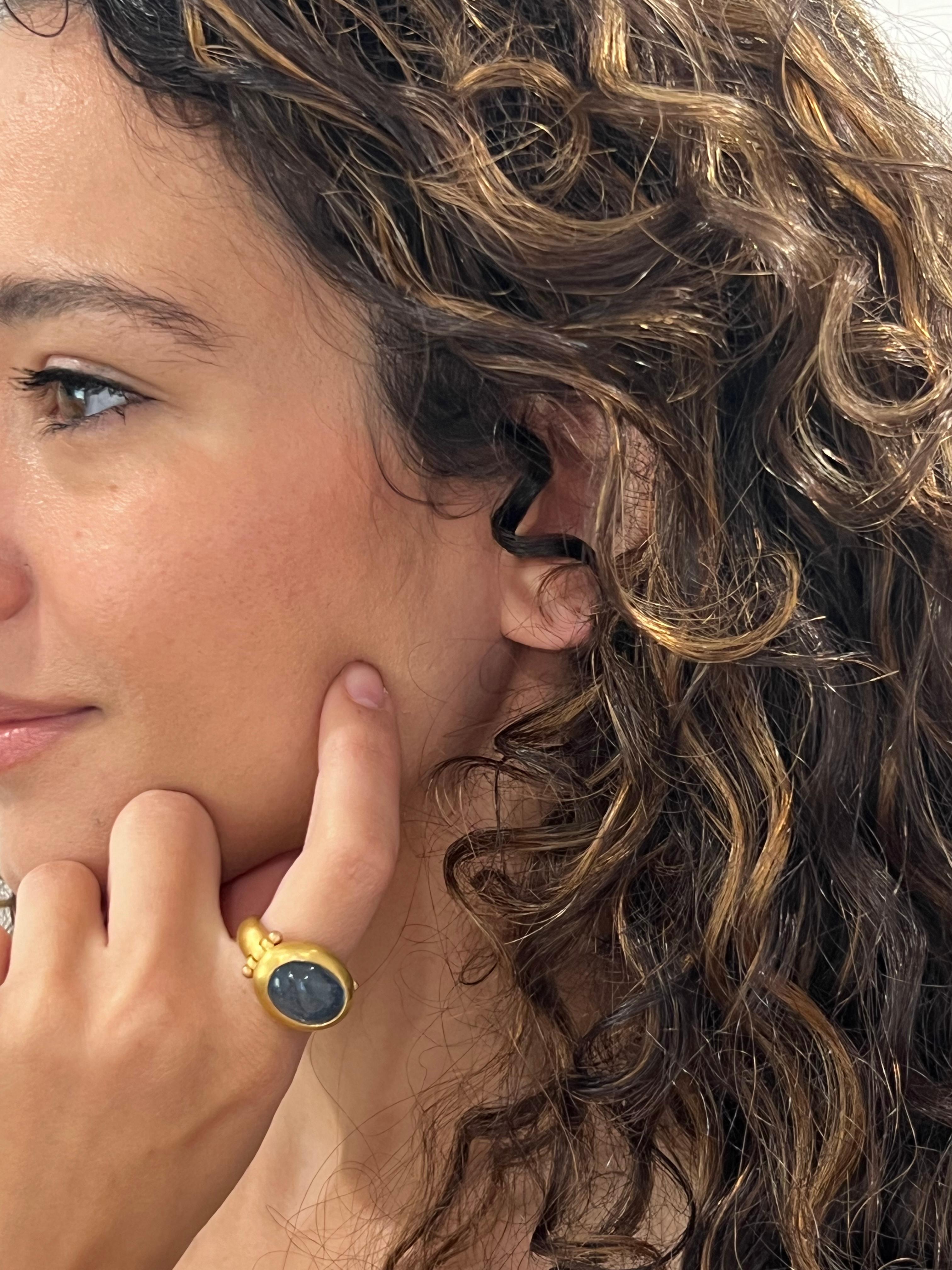 Faye Kim 22 Karat Gold Aqua Hinged Bezel Ring For Sale at 1stDibs