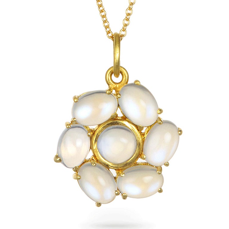 Faye Kim 18k Gold Ceylon Moonstone Daisy Gold Pendant Necklace at 1stDibs