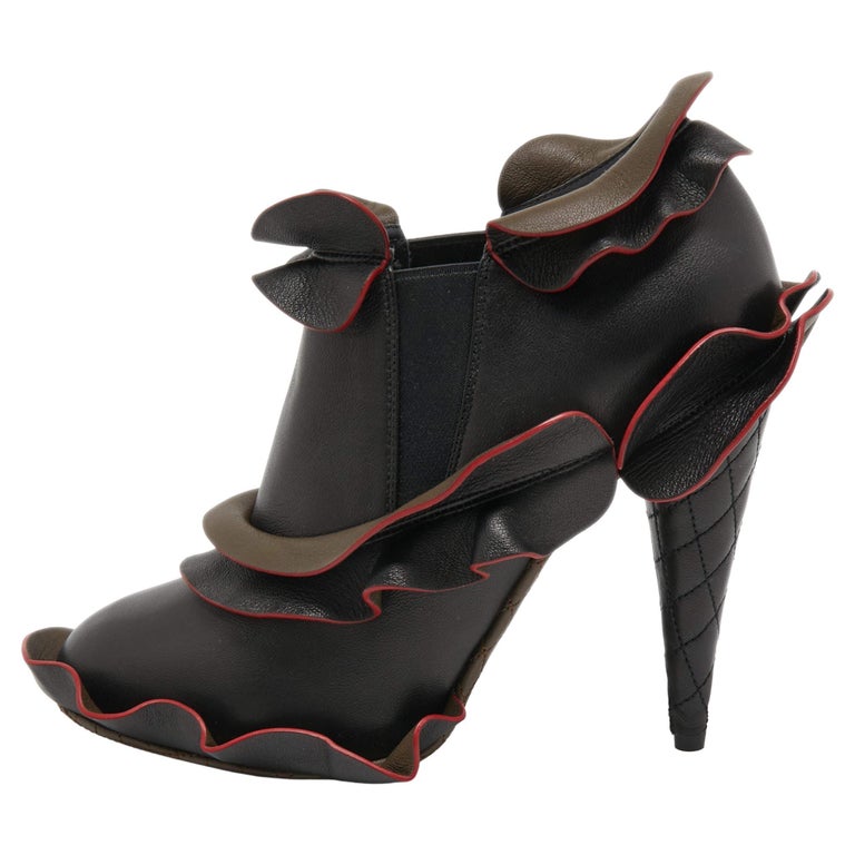 Fendi Black/Grey Leather Ruffled Booties Size 40 For Sale at 1stDibs